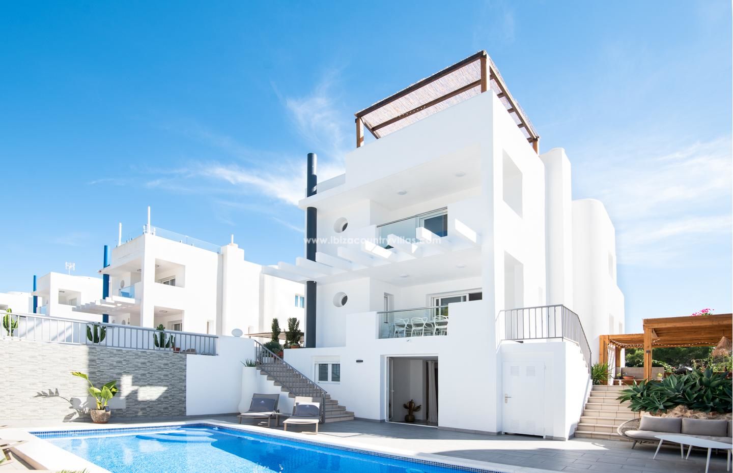 5-bedroom villa in Cala Vadella with tourist license and sea views ...