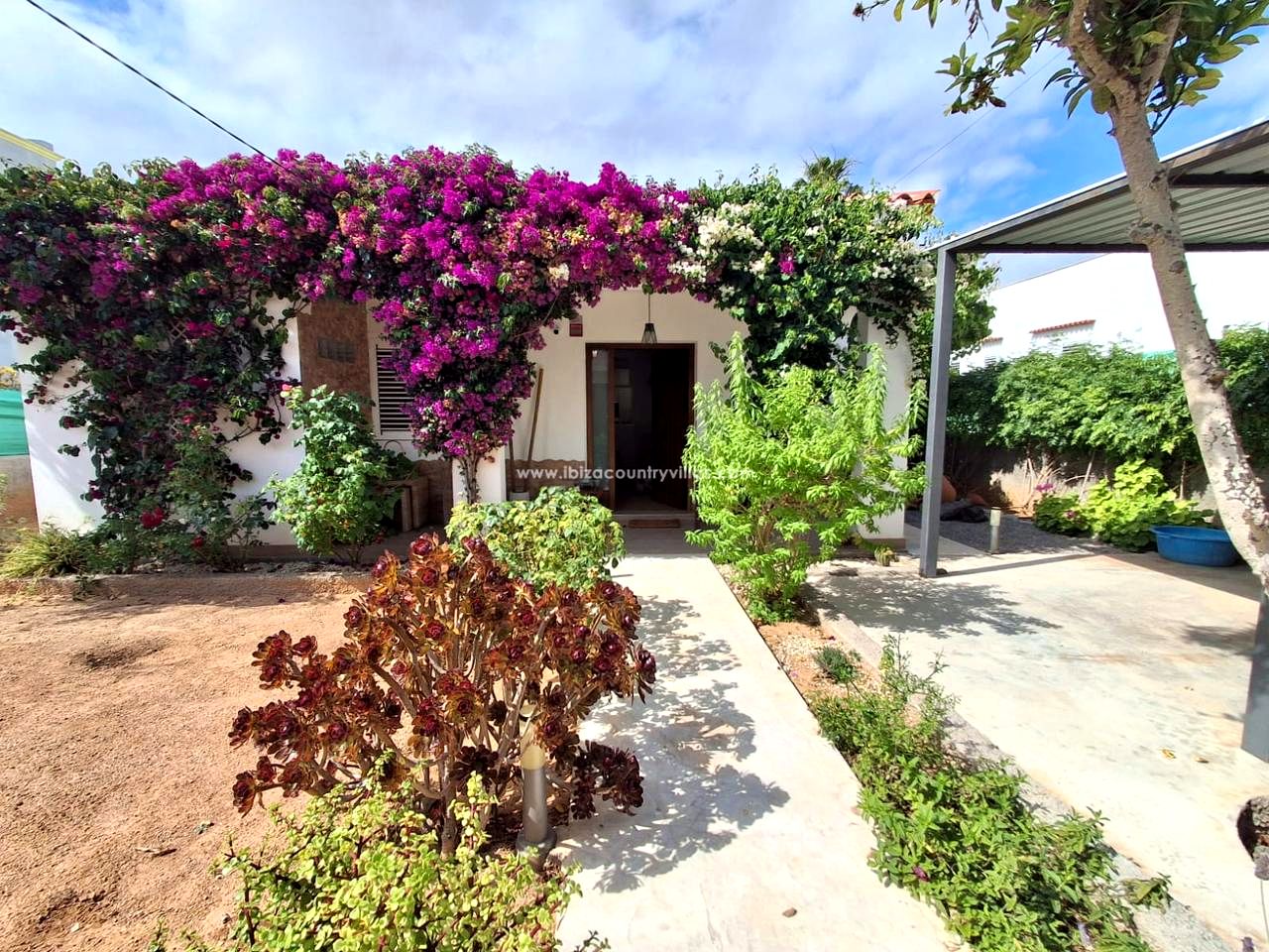 Charming renovated home with pool - Ibiza Country Villas